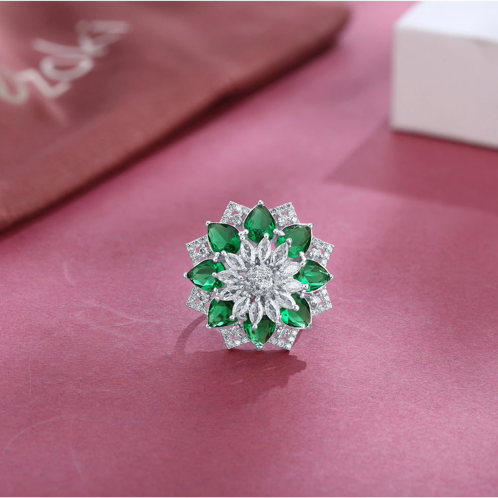 Emerald Bloom Ring – THE ZOKI